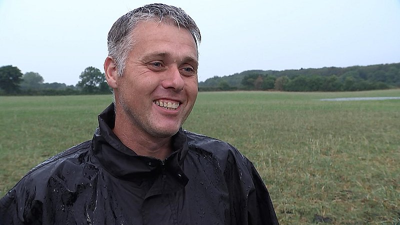 Landmand om længe ventet regn: - Det falder på et tørt sted | TV MIDTVEST Landmand om længe ventet regn: - Det falder på et tørt sted | TV MIDTVEST
