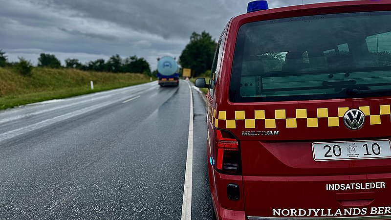 Personbil og lastbil i ulykke på hovedvej | TV MIDTVEST Personbil og lastbil i ulykke på hovedvej | TV MIDTVEST
